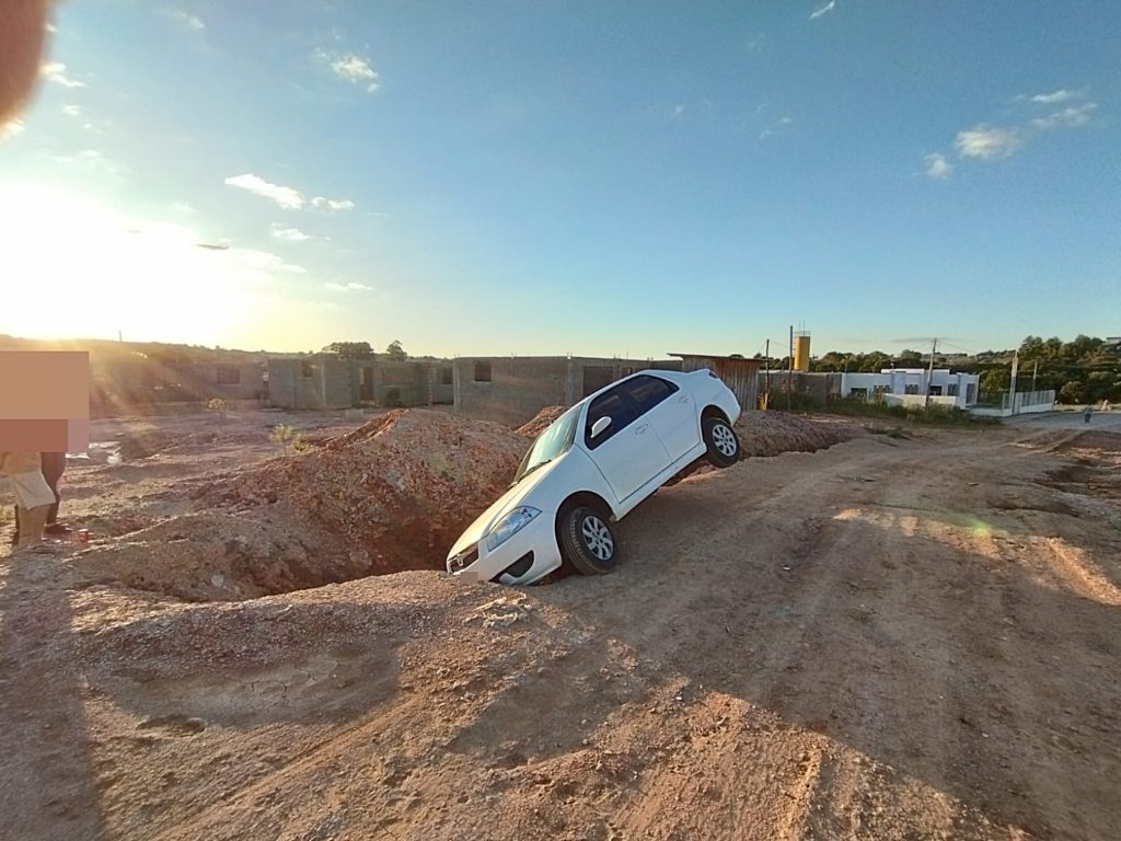 Valetas abertas na rua do Condomínio do Idoso causam transtornos na ...