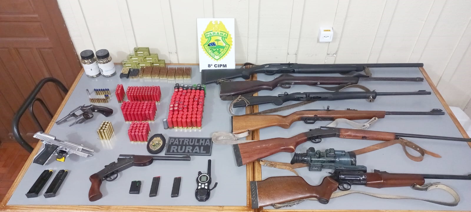 PM apreende armas e munições no interior de Rio Azul - Rádio Najuá